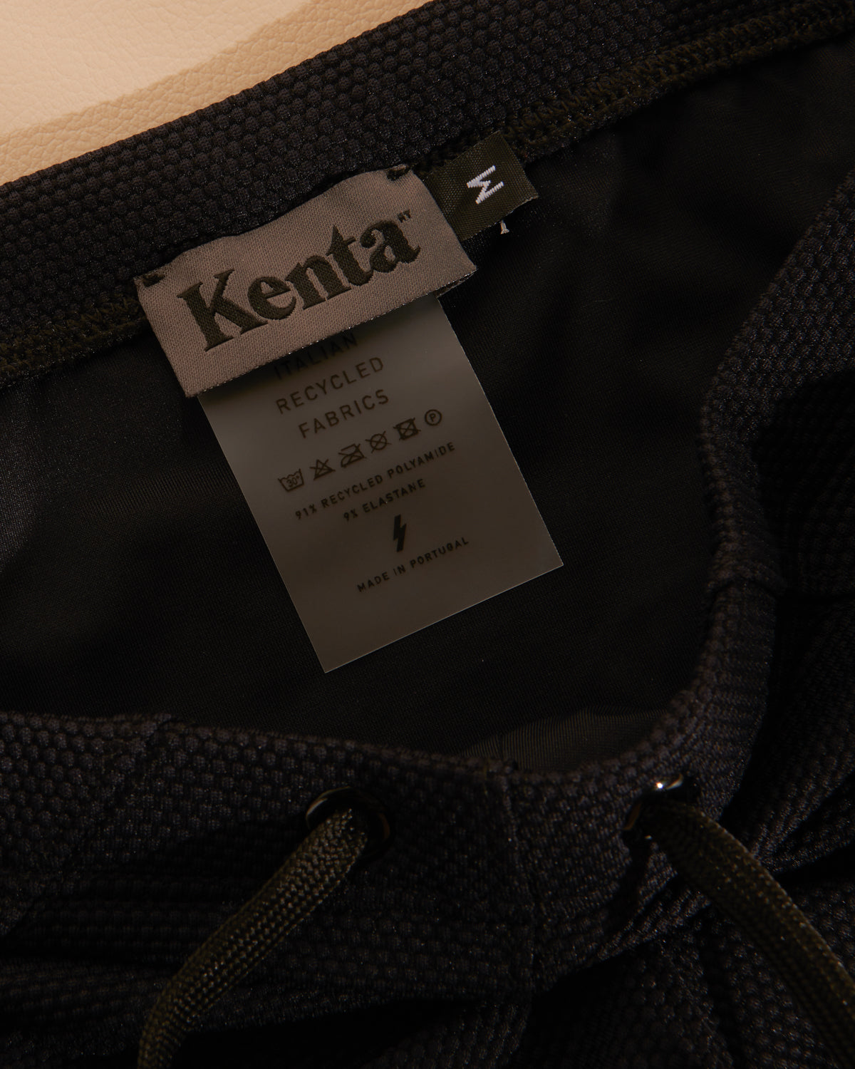 01 BLACK LOGO – Kenta